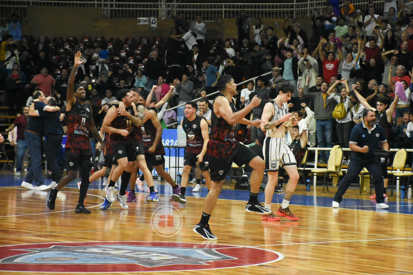 Salta Basket avanzó a cuartos tras un triunfo en suplementario