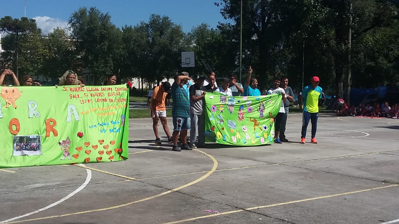 Los niños y adultos de las colonias inclusivas crearon las banderas del ...